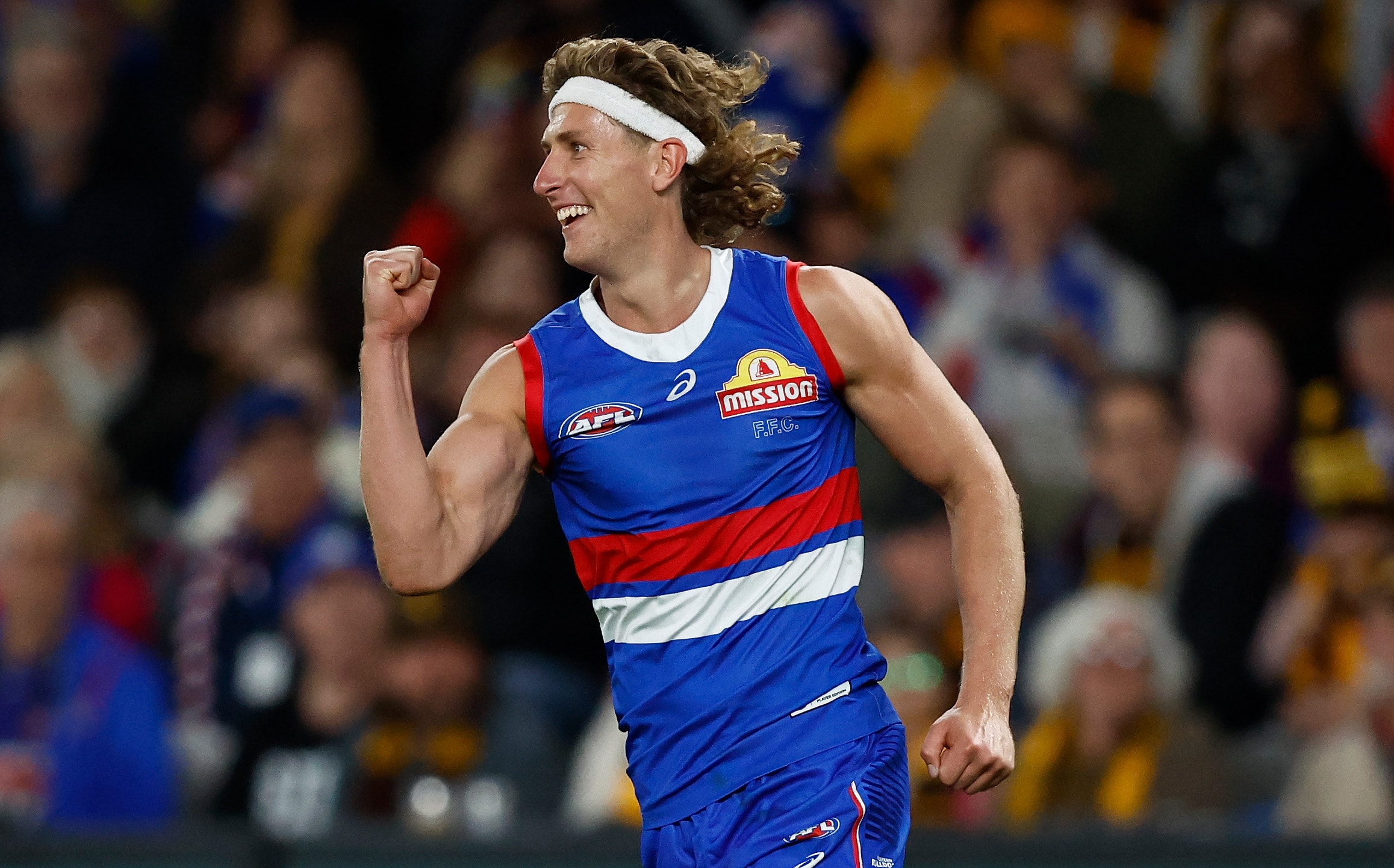 AFL Report | Dogs outlast Hawks in skipper’s 200th
