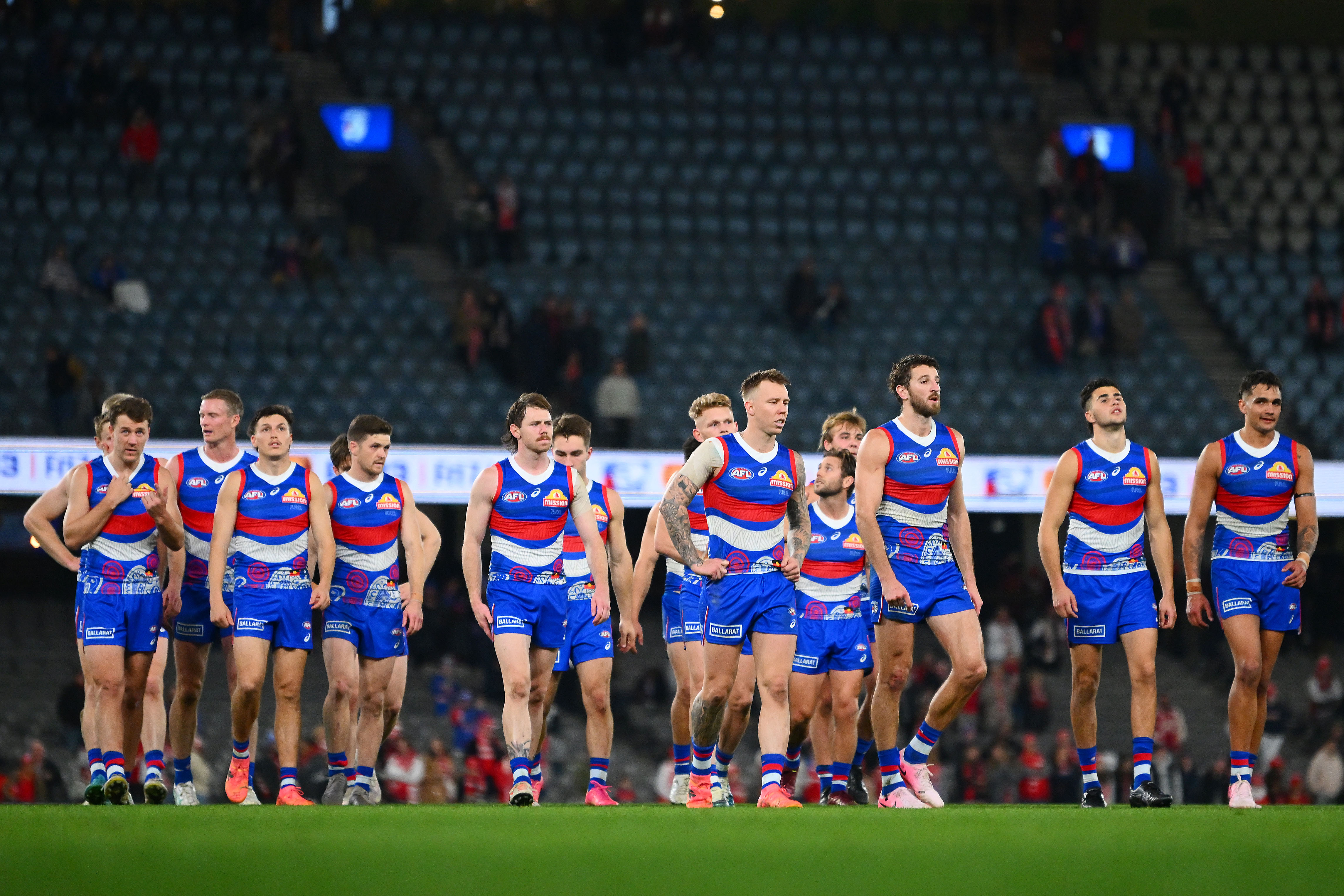 AFL Report | Dogs surge late but fall to Swans