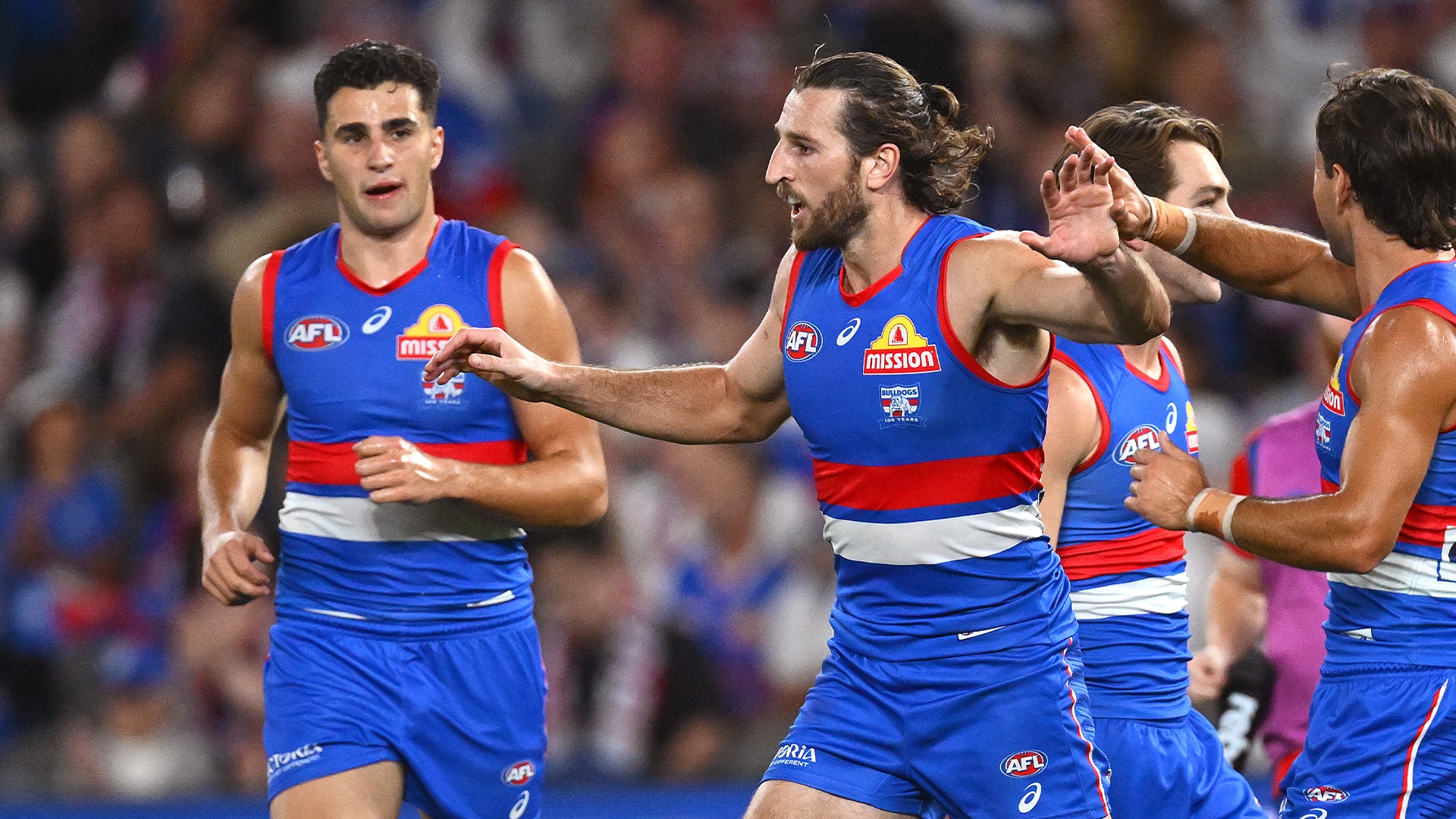 R6 coaches’ votes: Dogs complete clean sweep