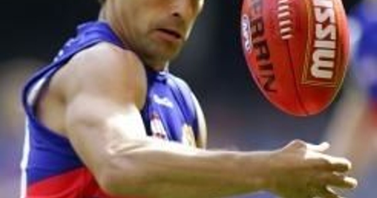 Giansiracusa out for four