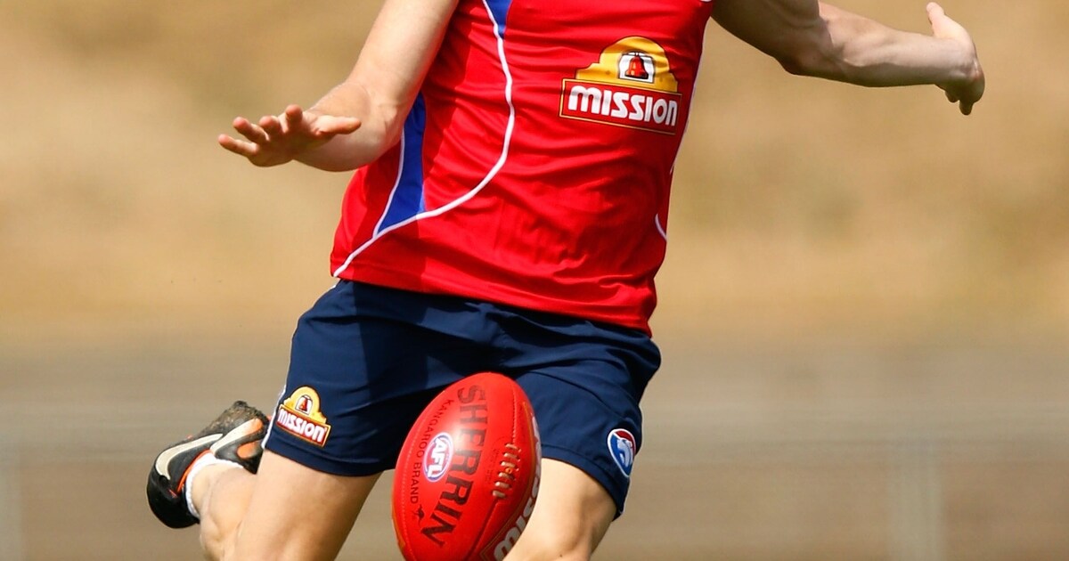 Robert Murphy extends deal to 2014