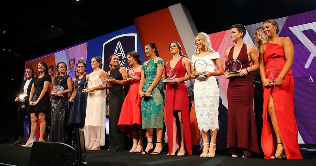 Dogs shine at W Awards