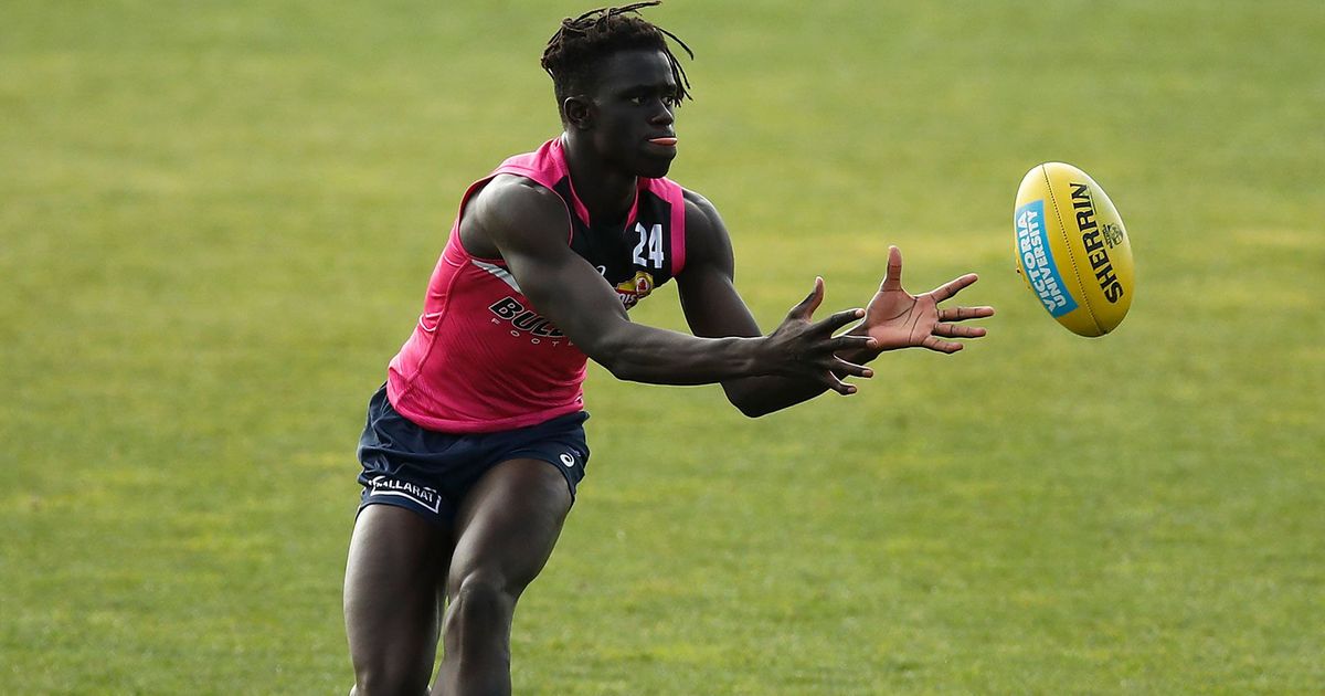 Khamis to debut against Blues